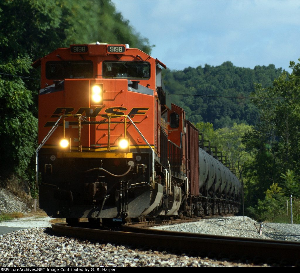 BNSF 9198 eastbound on CSX CBR train K08010.